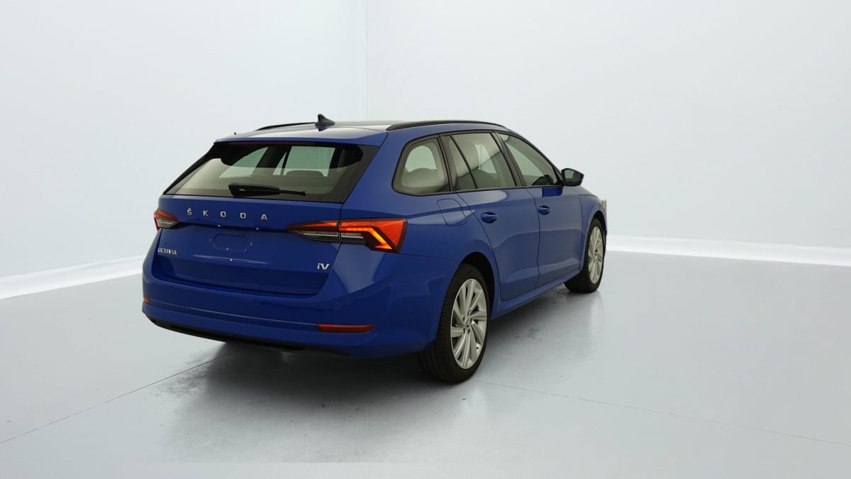 SKODA OCTAVIA COMBI 1.4 TSI PHEV IV 204 CH DSG6E AMBITION - BLEU ...